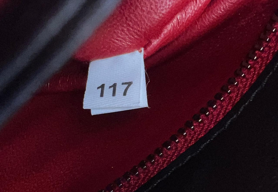 BOLSA PRADA SOFT CALF RIVET FLAP BAG PRETO ORIGINAL – Gringa