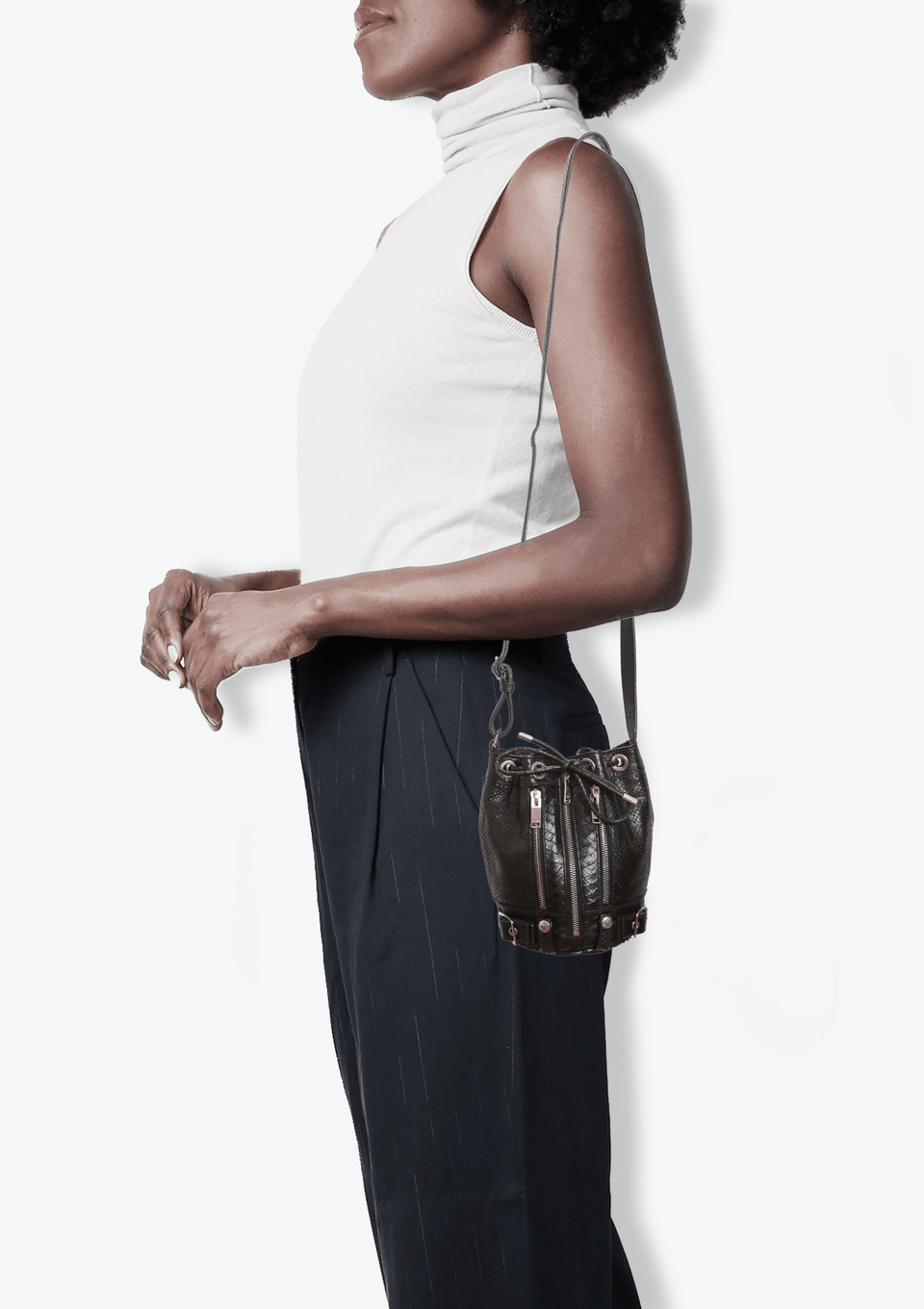 BOLSA SAINT LAURENT SMALL PYTHON RIDER BUCKET BAG PRETO ORIGINAL – Gringa